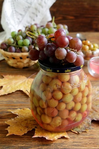 Uvas Rosadas al Caramelo en Licor | Xrecetas